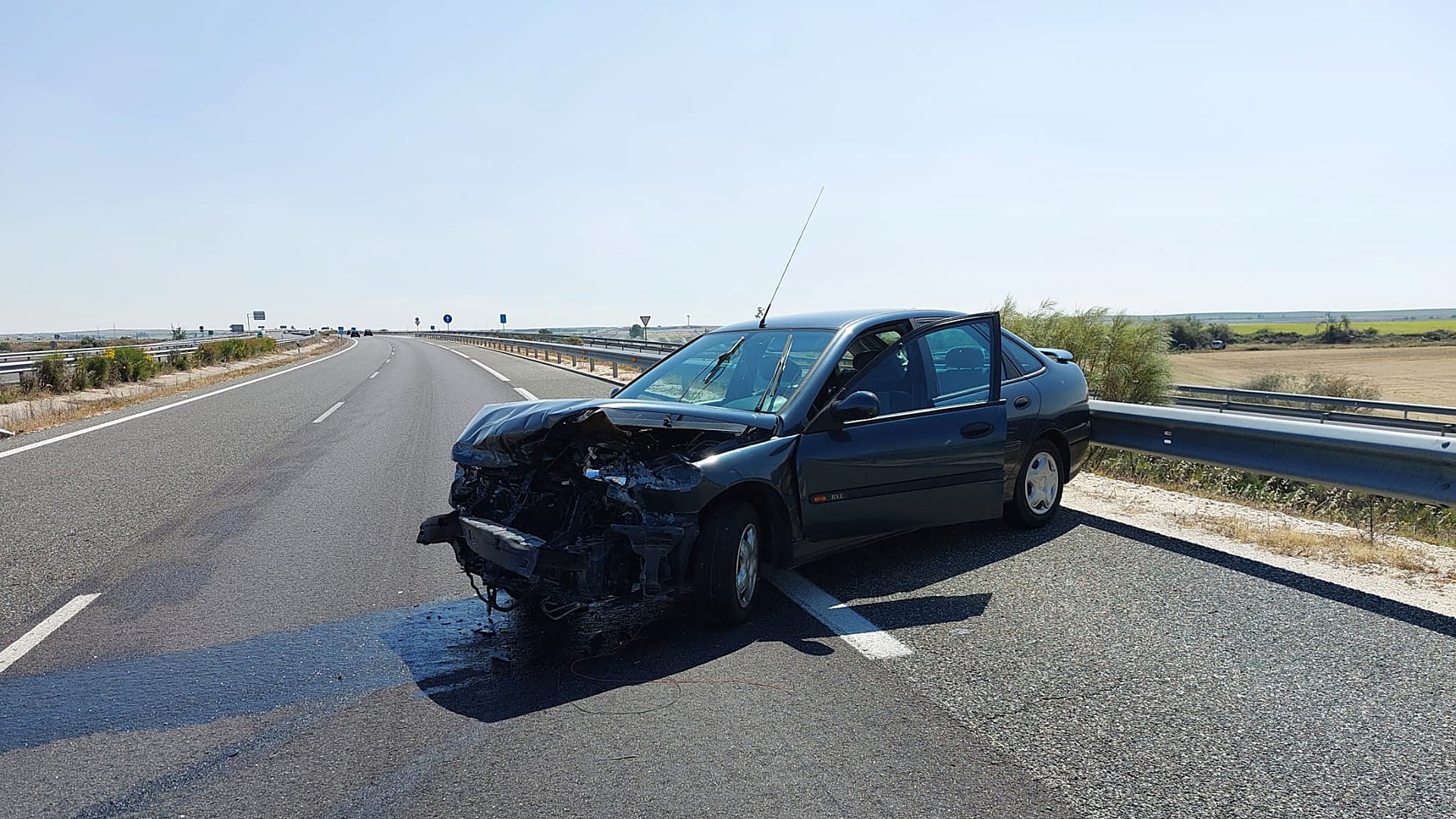 Un aparatoso accidente en la autovía a Madrid deja un hombre herido | La Gaceta de Salamanca